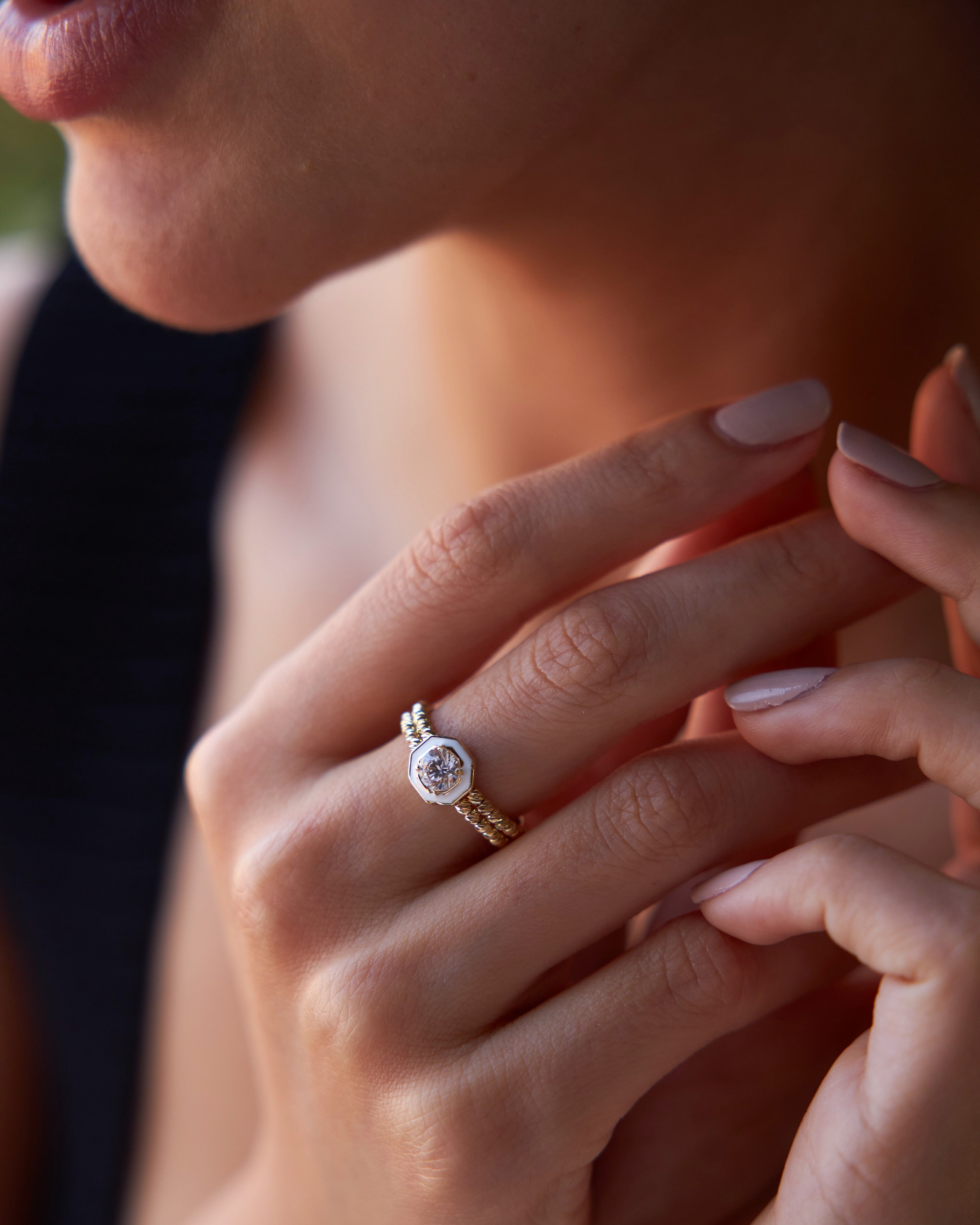 White Enamel Dorica Ring – Çağdaş Kuyumculuk